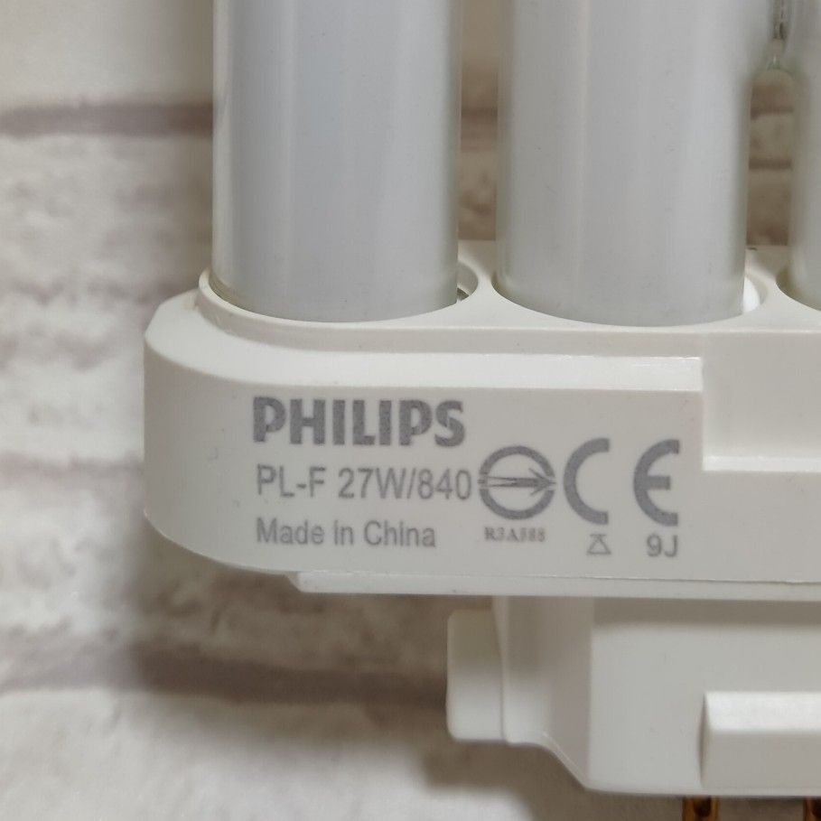Phillips 飛利浦 PL-F-27W 840 黃光 燈管 檯燈, 家具及居家用品, 戶外家具在旋轉拍賣