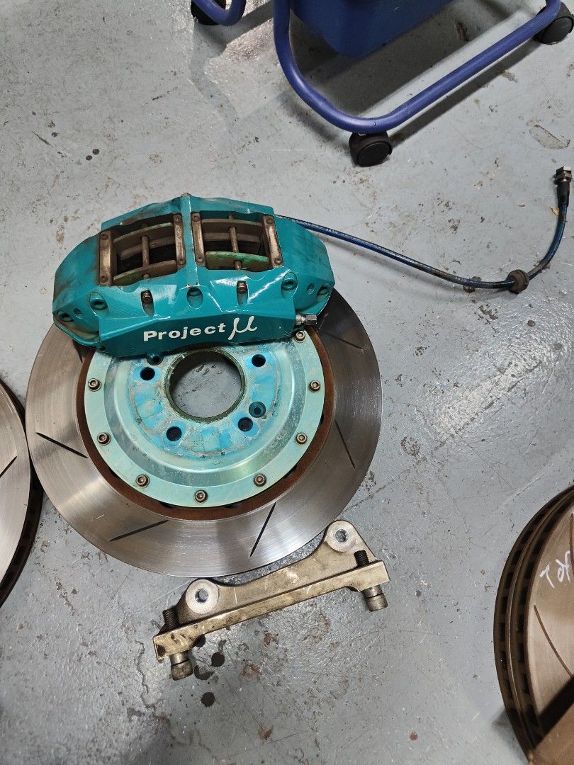 Project Mu 4 pot big brake kit retrofitted for Kia Sorento UM model ...