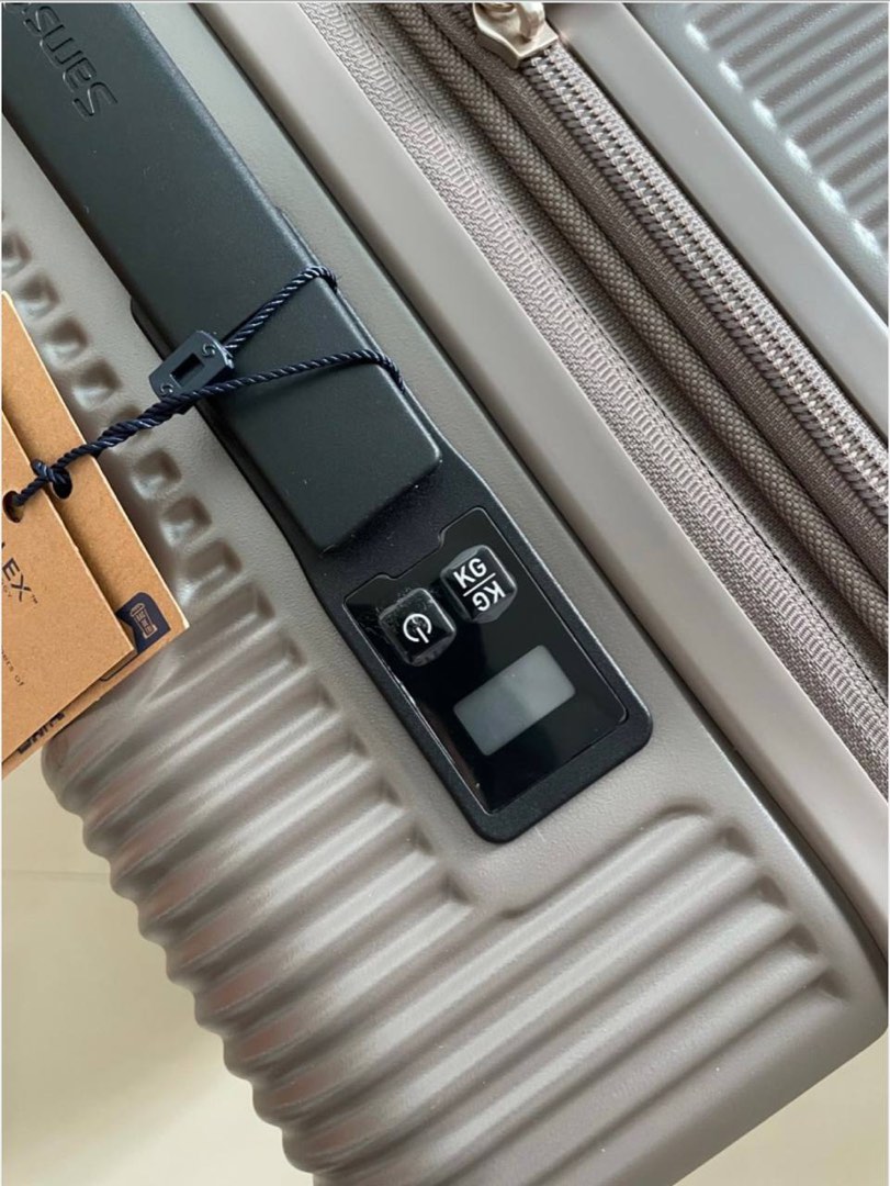 Samsonite 69cm luggage with built in scale, Hobbies & Toys, Travel ...