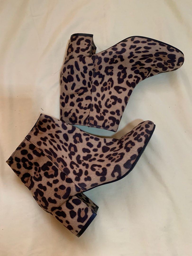 Semi boots soze us 9, Women's Fashion, Footwear, Boots on Carousell