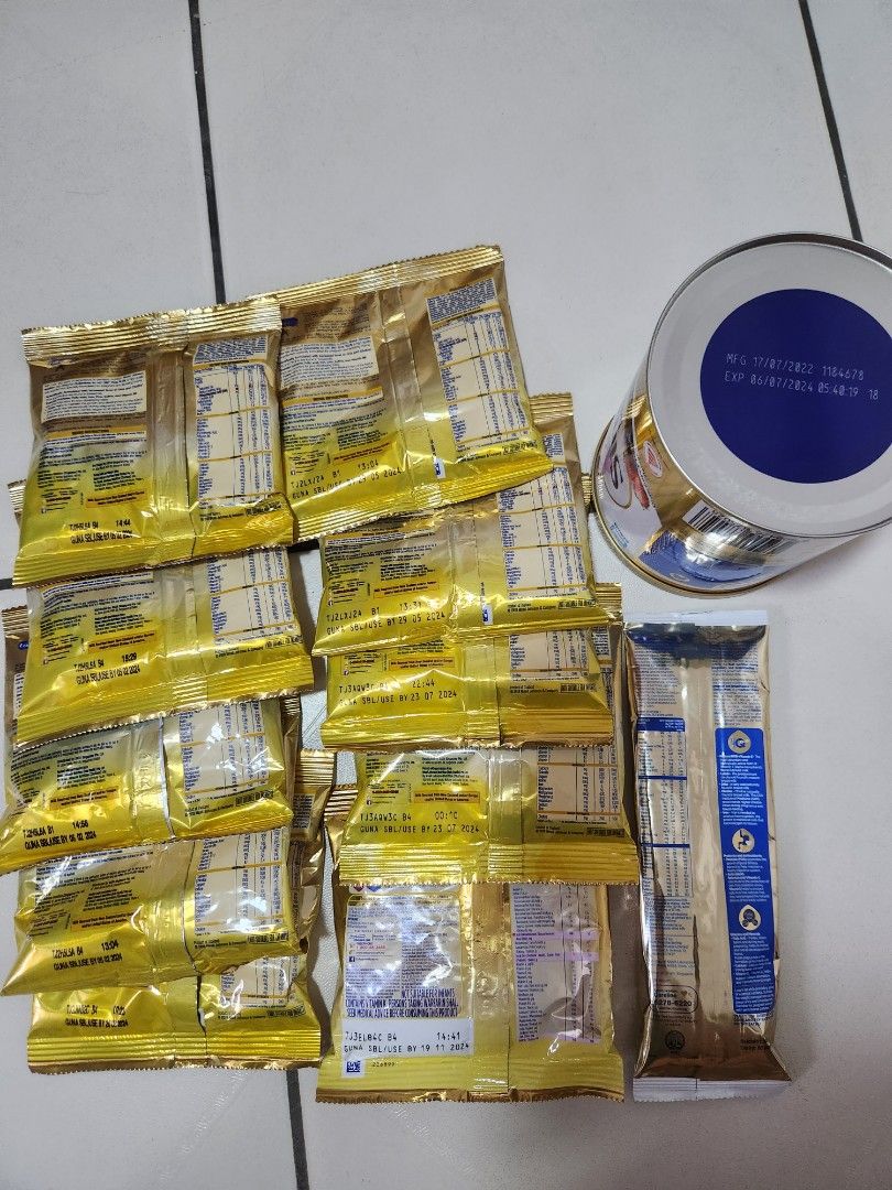 Similac mum 400g tin + 1x similac sachets + 12x enfomama milk sachets ...