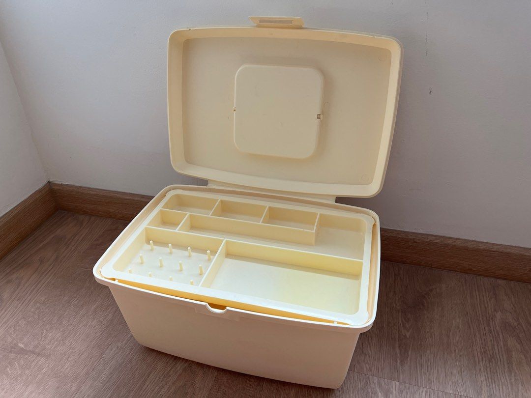 SINGER Sewing Box, Furniture & Home Living, Home Improvement ...