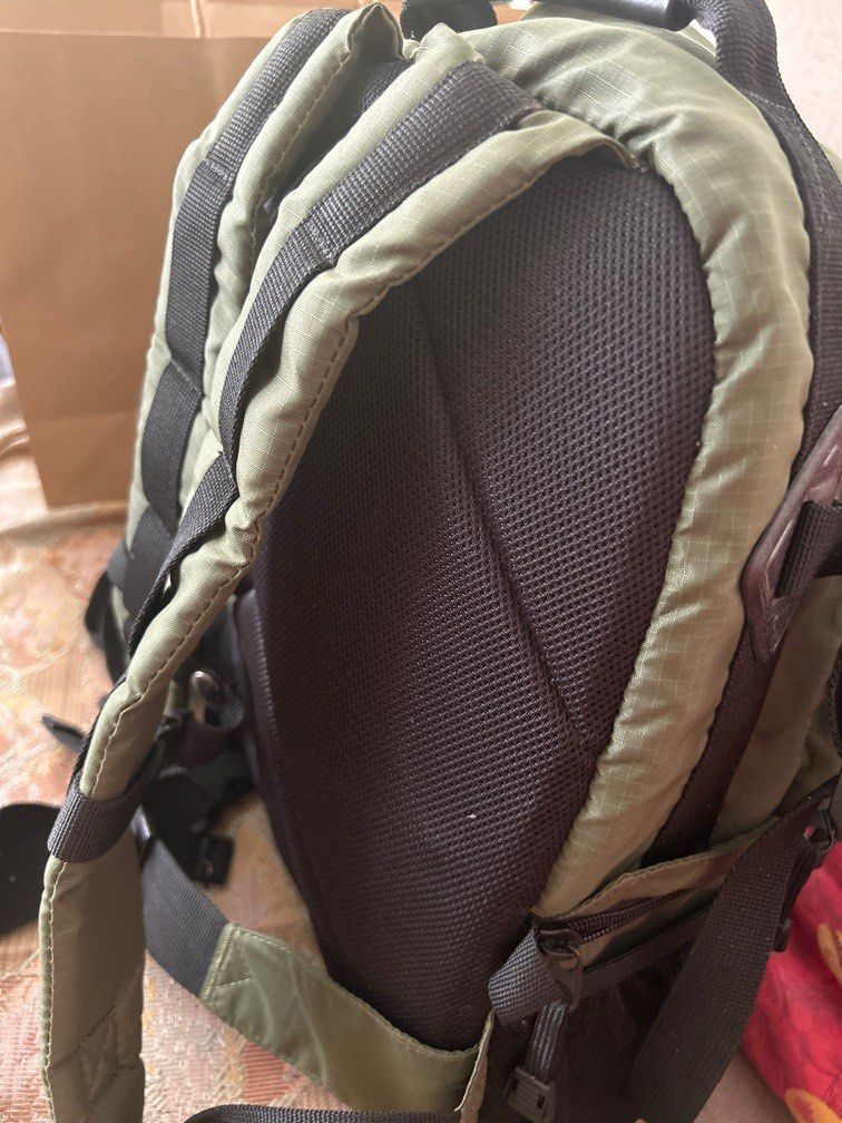 Truly Pro Army backpack 2 compartment camera bag, Men's Fashion, Bags ...