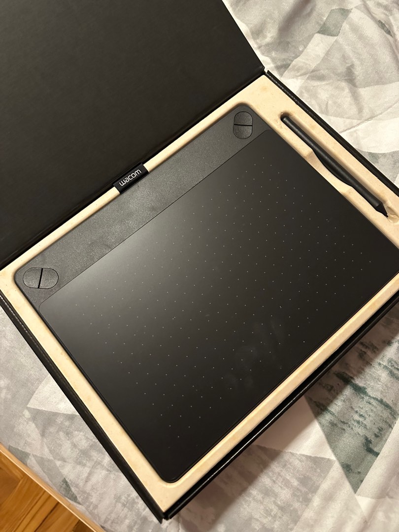 Wacom intuos art black stillIn box, Computers & Tech, Parts ...