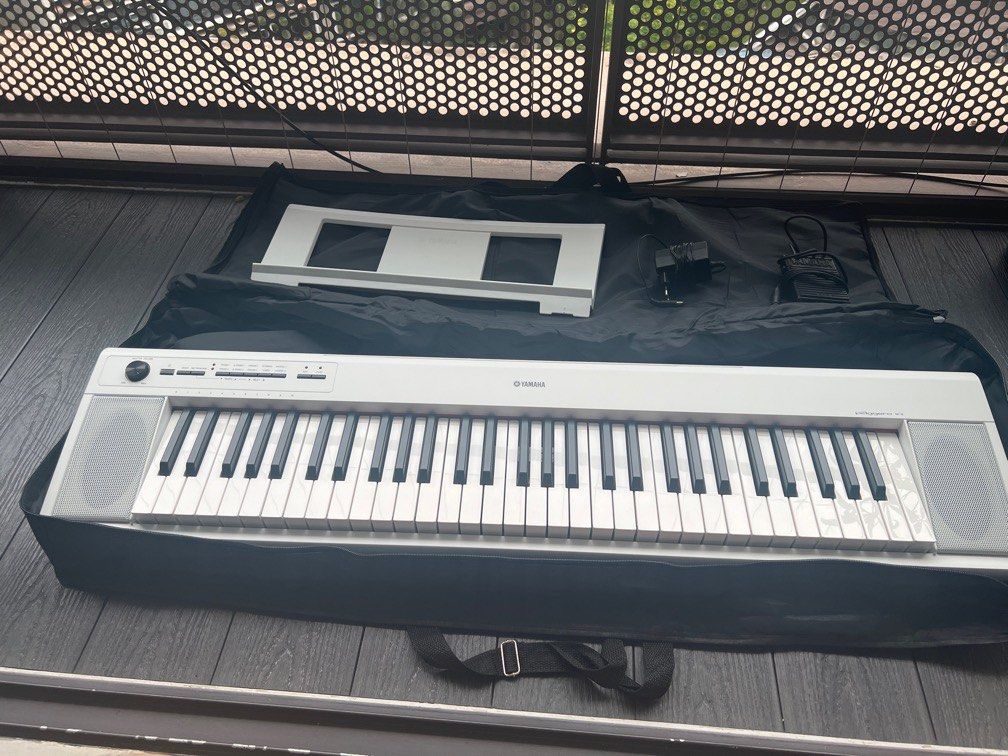 Yamaha Keyboard NP-12 Piaggero White, Hobbies & Toys, Music & Media ...