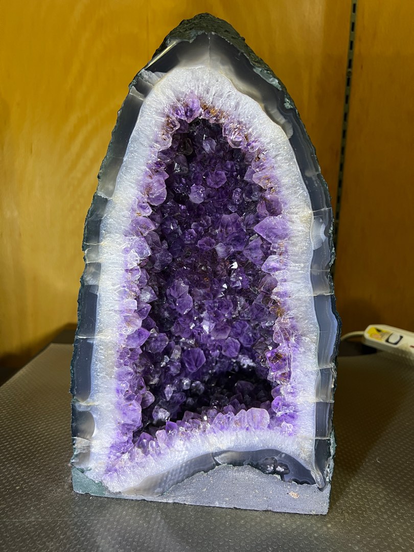 Amethyst crystal cave, Women's Fashion, Jewelry & Organisers, Precious ...