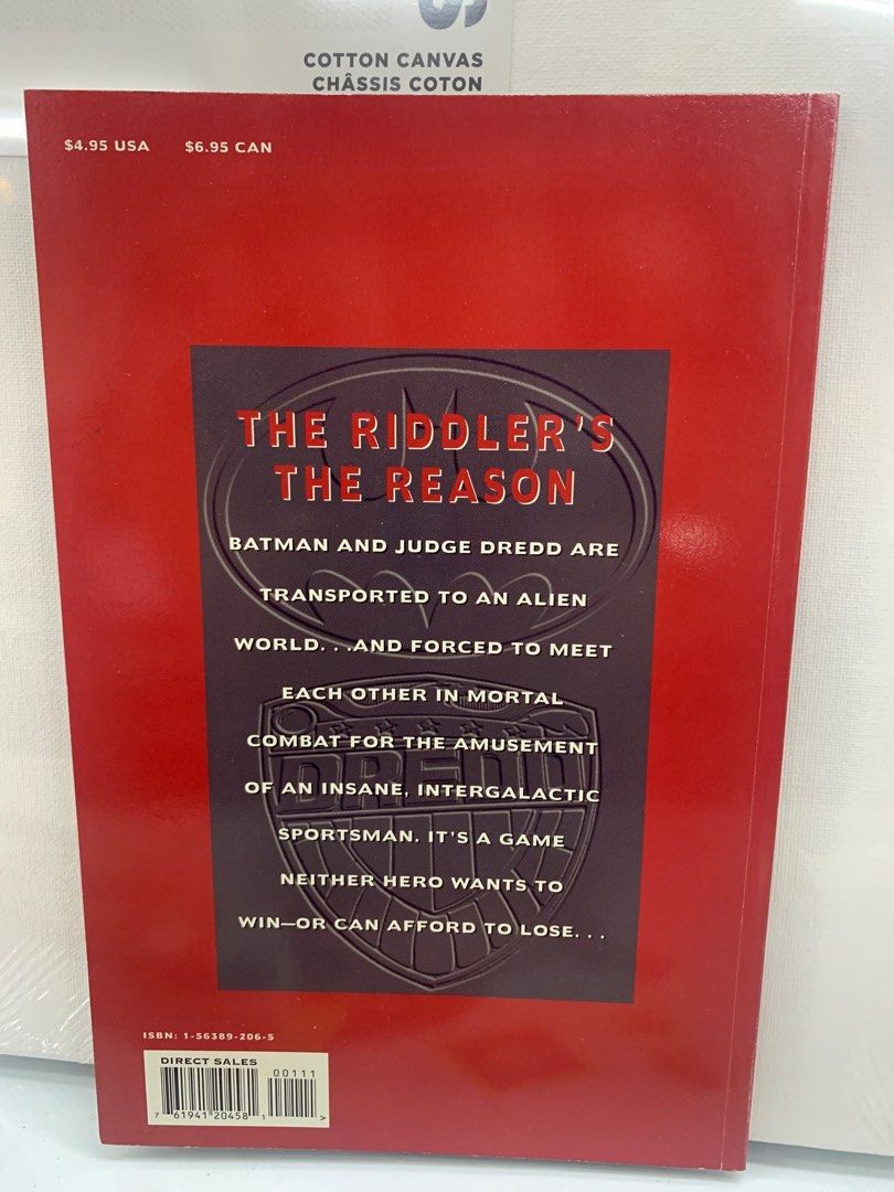 BATMAN JUDGE DREDD : The Ultimate Riddle, Hobbies & Toys, Books ...