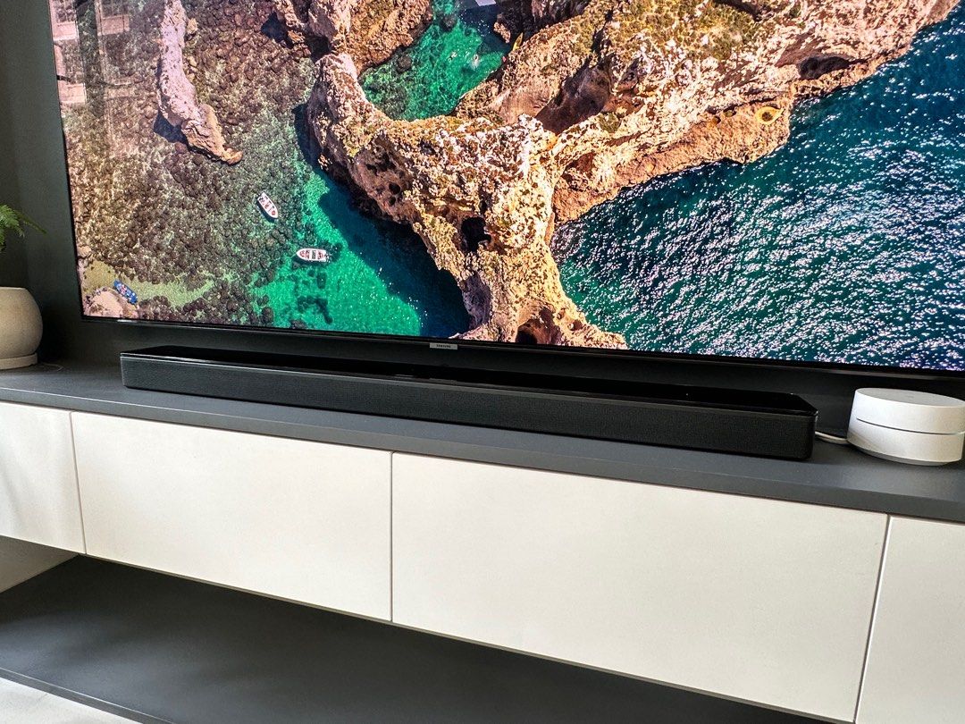 Bose Soundbar 700 + Bose base module 700 + a pair of Bose surround ...