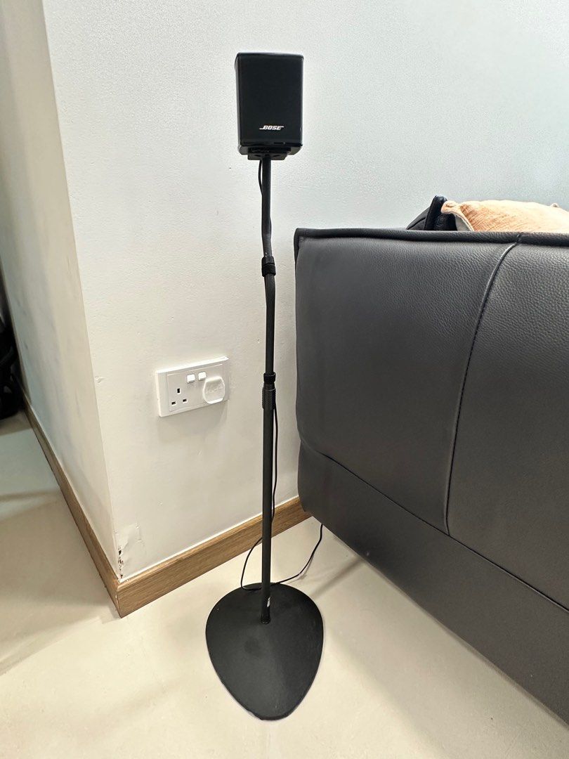 Bose Soundbar 700 + Bose base module 700 + a pair of Bose surround ...