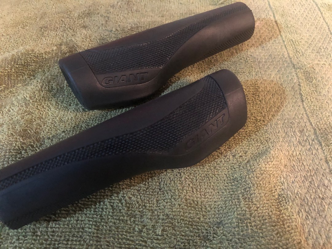 Giant Fastroad Ergonomic Grips, Sports Equipment, Bicycles & Parts ...