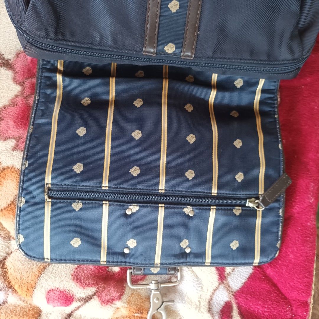 Hazzys men backpack, Women's Fashion, Bags & Wallets, Backpacks on ...