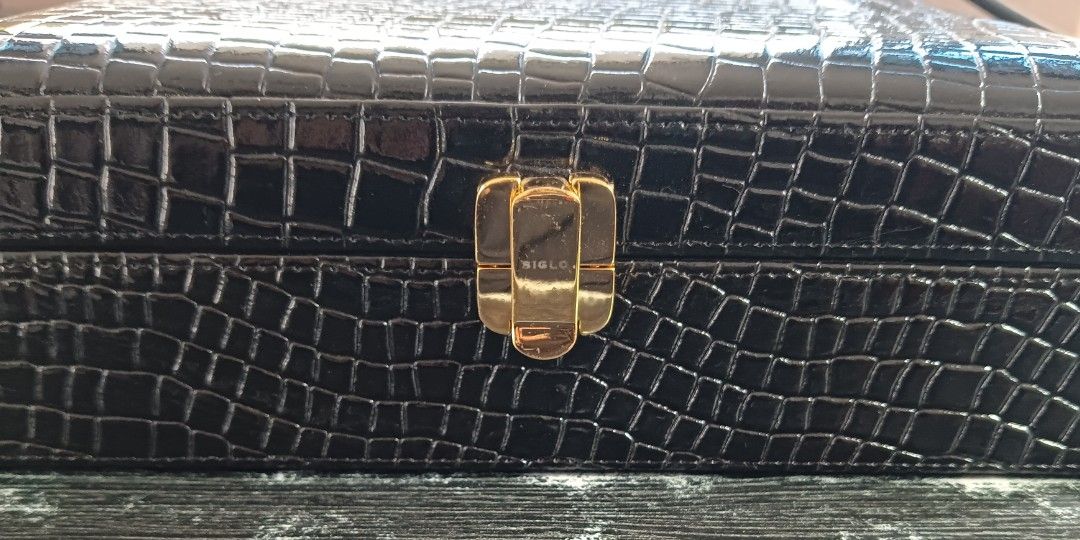 Humidor, Men's Fashion, Bags, Briefcases on Carousell