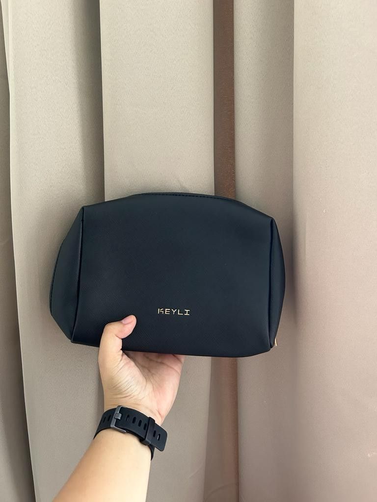 Keyli Laptop Bag, Women's Fashion, Bags & Wallets, Purses & Pouches on ...