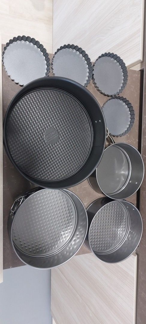 Kitchen Appliances Bundle (Bakeware, Baking Pans, Brownie Pan, Roller ...