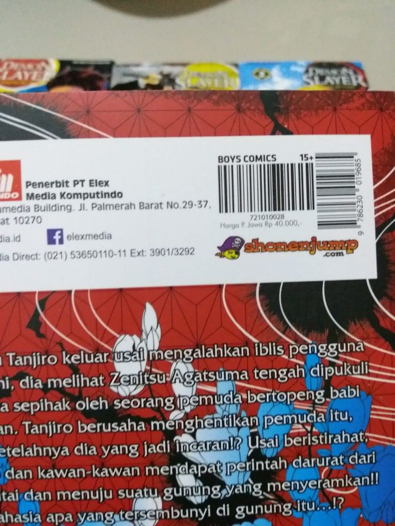 Komik Demon slayer like new, Buku & Alat Tulis, Komik dan Manga di Carousell