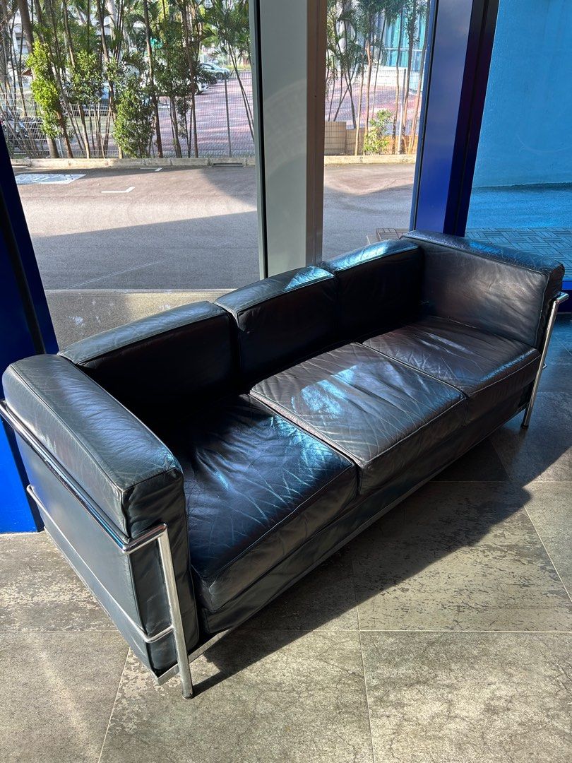 Le Corbusier LC2 sofa & armchair set, Furniture & Home Living ...