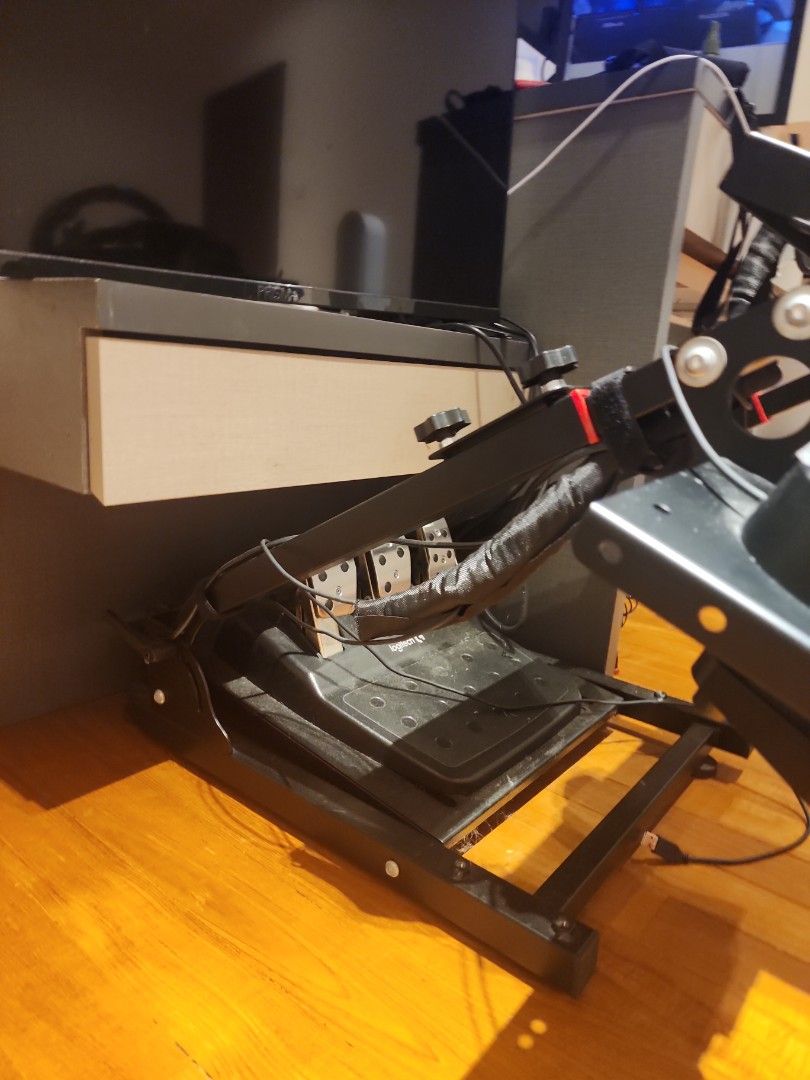 Logitech G29 with shifter and foldable stand, Video Gaming, Gaming ...