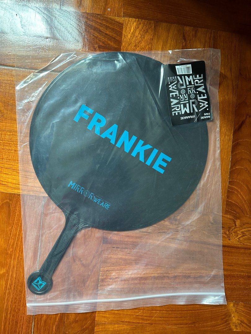 MIRROR Frankie Official MIRO 演唱會 Fan 扇 Brand New, 興趣及遊戲, 收藏品及紀念品, 明星周邊 - Carousell