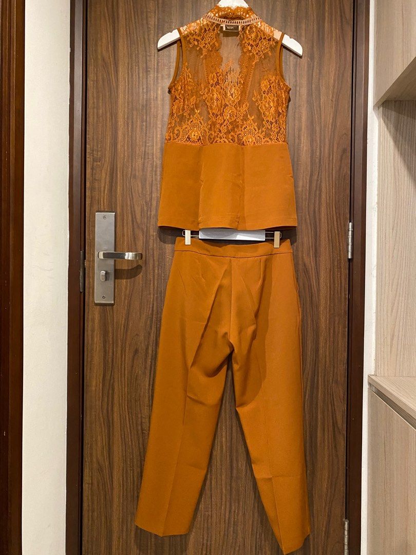 One set rompi dan celana panjang, Barang Mewah, Pakaian di Carousell