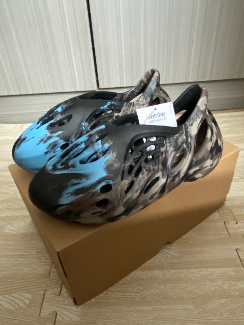 Original Yzy Foam Runner Cinder 7W, Women's Fashion, Footwear, Slippers ...