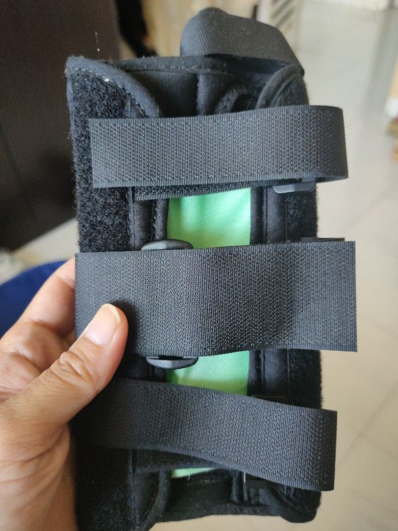 Right Hand Wrist and Hand Guard, Health & Nutrition, Braces, Support ...