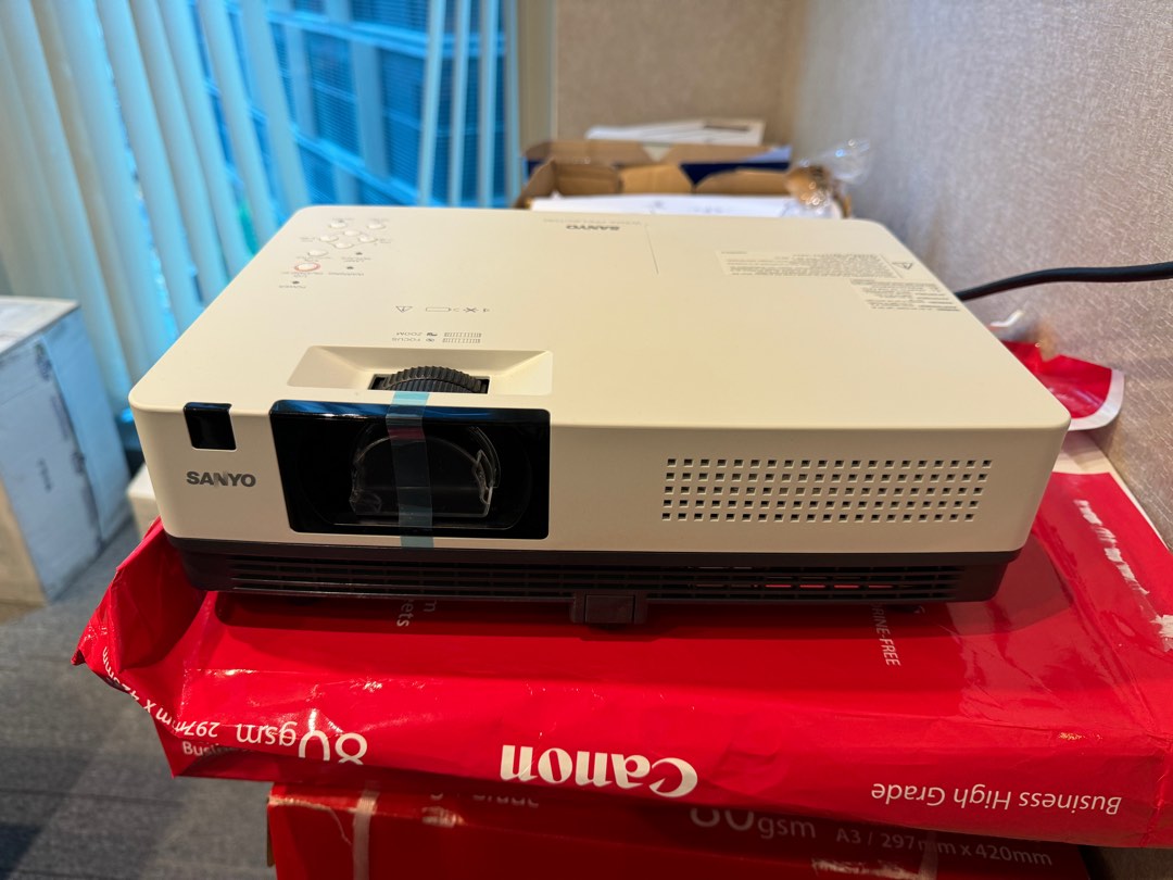 Sanyo projector 投影機, 家庭電器, 電視 & 其他娛樂, 投影機 - Carousell