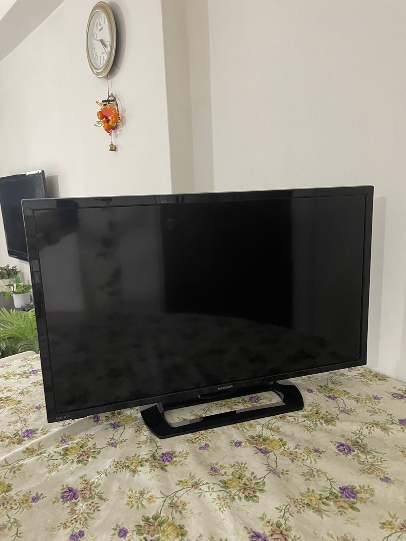 Sharp TV model LC-32LE260M, TV & Home Appliances, TV & Entertainment ...