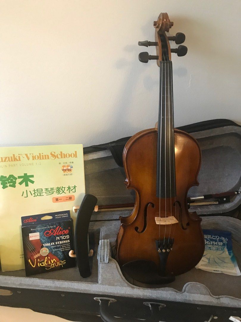 Synwin 4/4 violin, Hobbies & Toys, Music & Media, Musical Instruments on Carousell