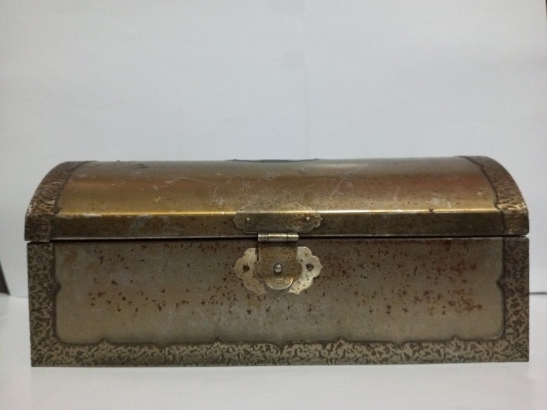 Vintage rare metal chest box Hennessy, Hobbies & Toys, Memorabilia ...