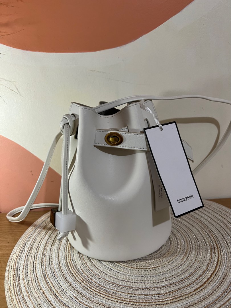 White bucket bag (WITH FREEBIE!), Women's Fashion, Bags & Wallets ...