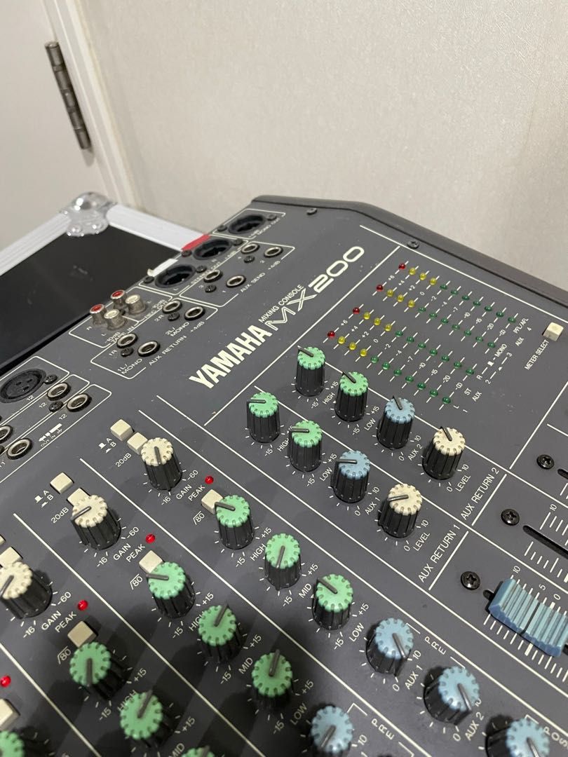 Yamaha MX200 mixing console, 興趣及遊戲, 音樂、樂器 & 配件, 樂器 - Carousell