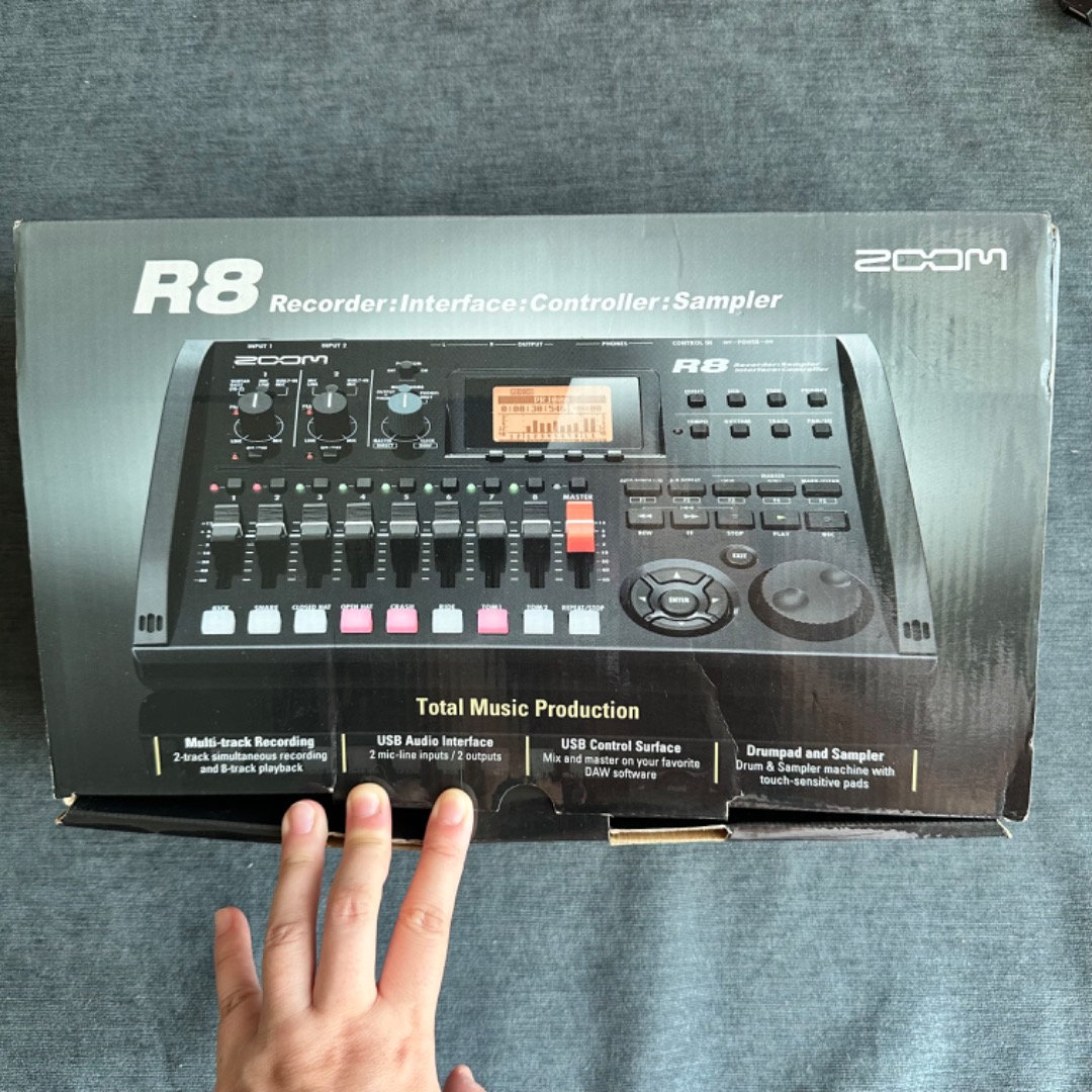 Zoom R8 Multi Track Recorder Interface Controller Sampler, Hobbies ...