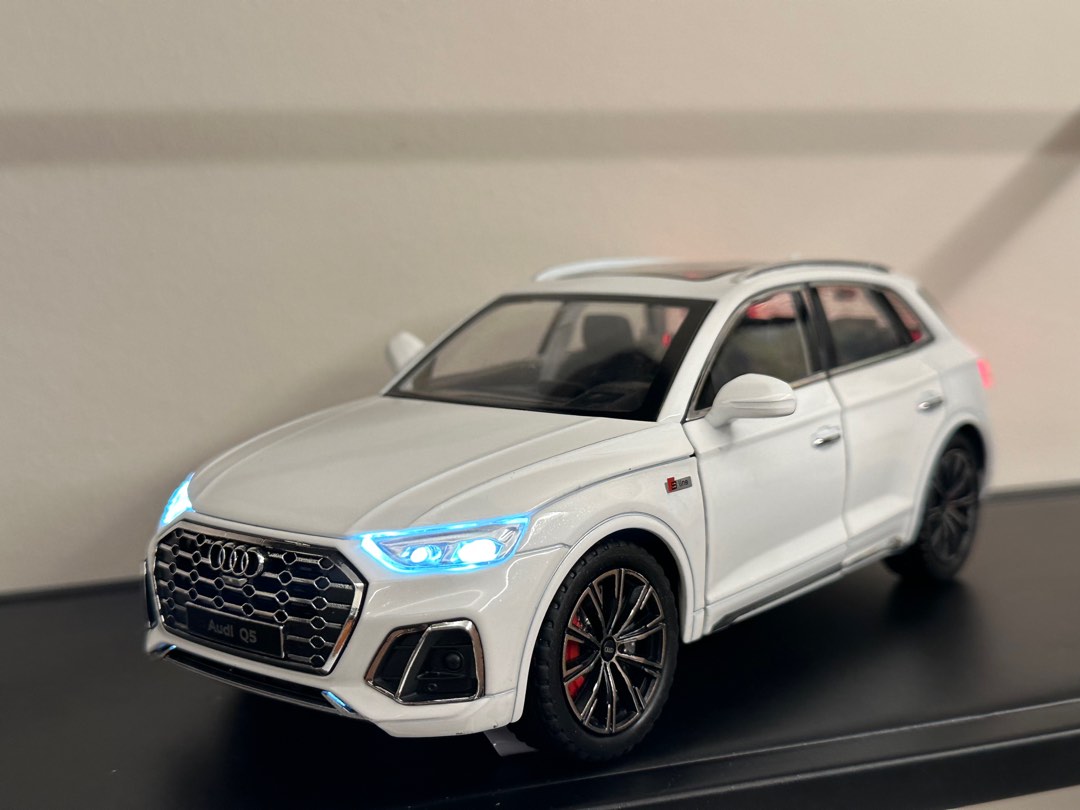 1:24 Audi Q5 2.0 TFSI Quattro S-Tronic Panaromic Roof Diecast, Hobbies ...
