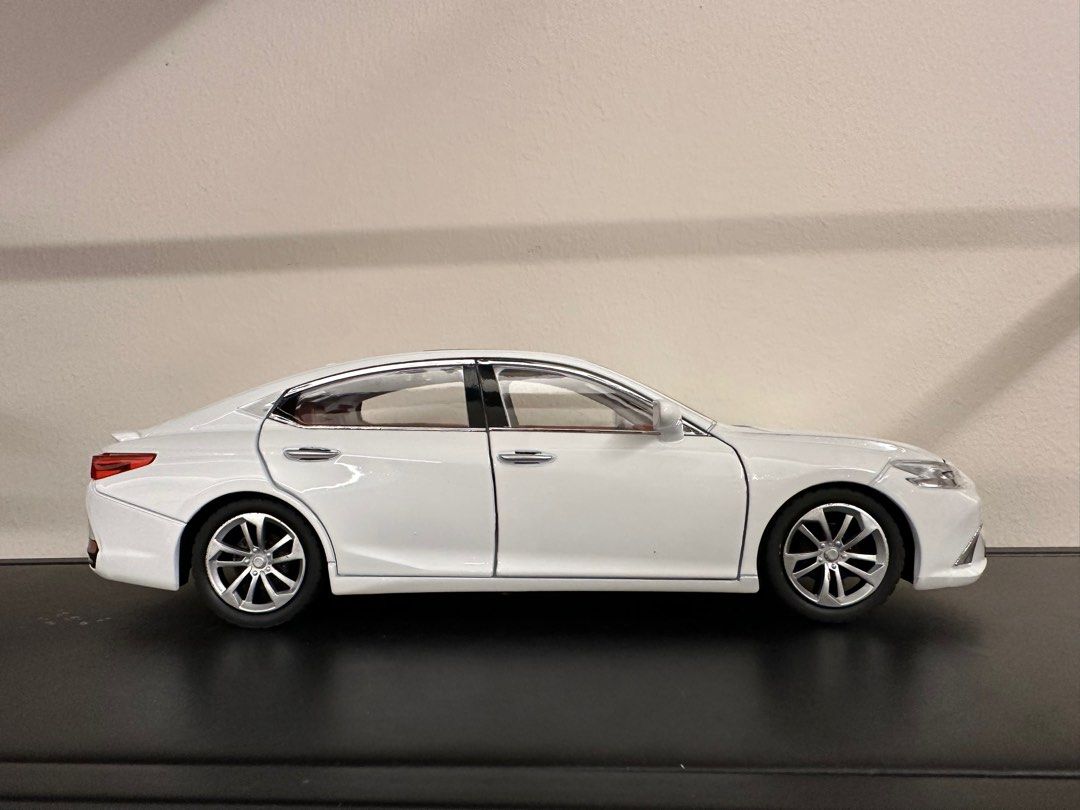 1:24 Toyota Lexus ES300 ES Hybrid Luxury Executive Sunroof, Hobbies ...