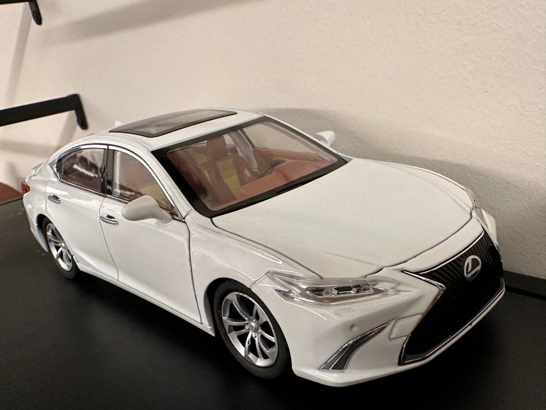 1:24 Toyota Lexus ES300 ES Hybrid Luxury Executive Sunroof, Hobbies ...