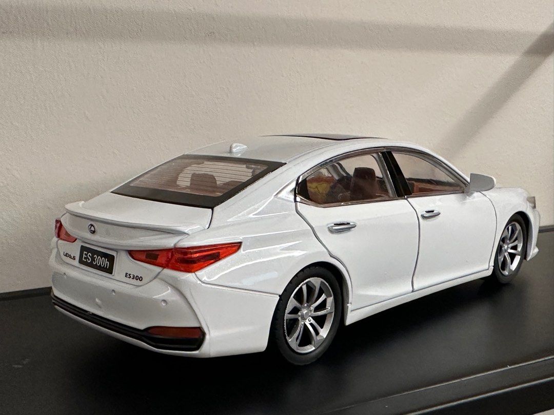 1:24 Toyota Lexus ES300 ES Hybrid Luxury Executive Sunroof, Hobbies ...
