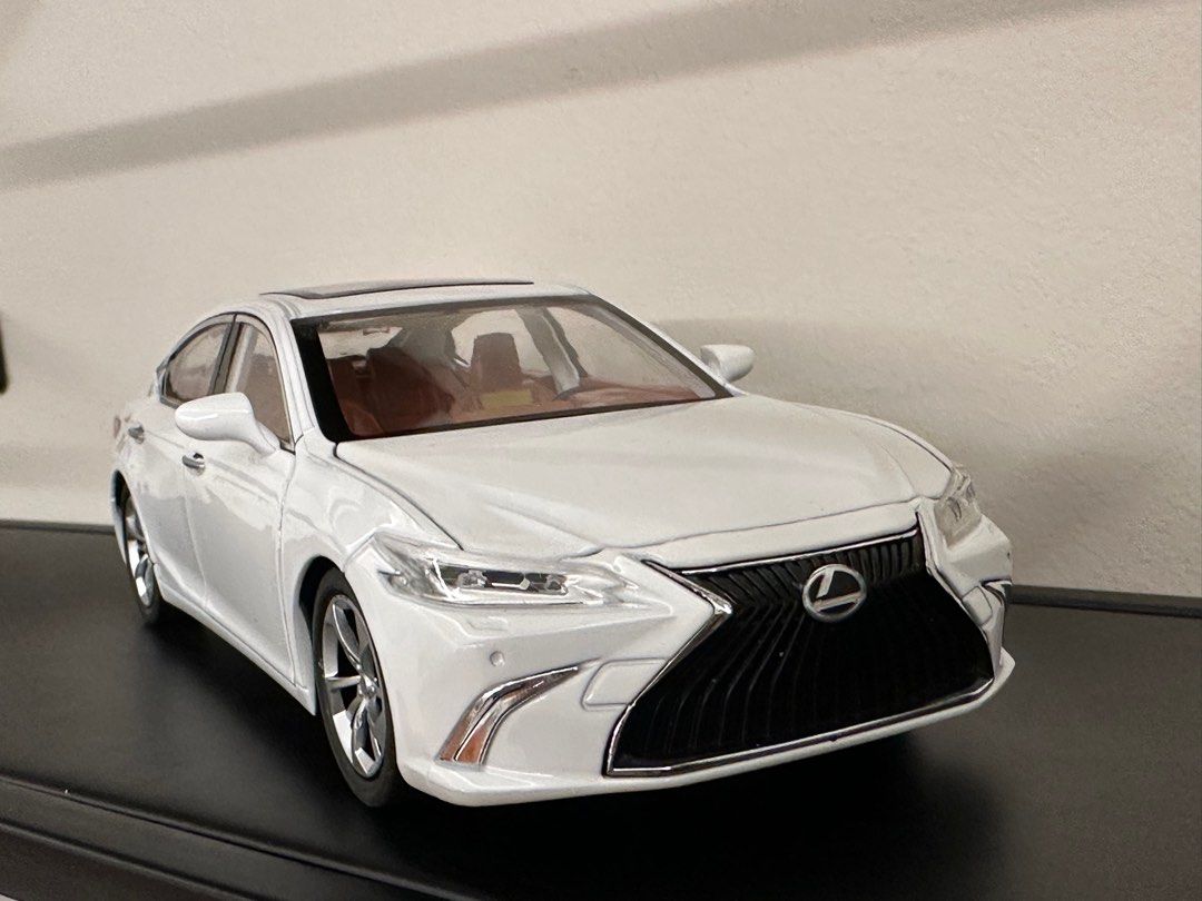 1:24 Toyota Lexus ES300 ES Hybrid Luxury Executive Sunroof, Hobbies ...