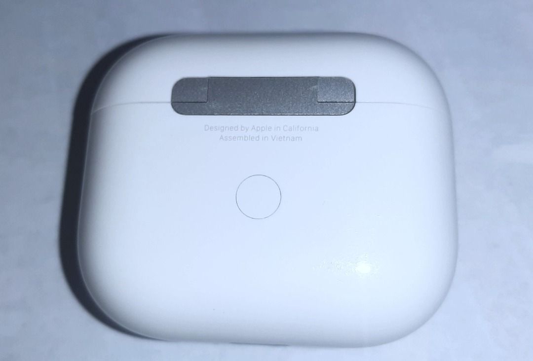 AIRPODS 3RD GEN LIGHTNING CHARGING CASE ONLY, Audio, Earphones on Carousell