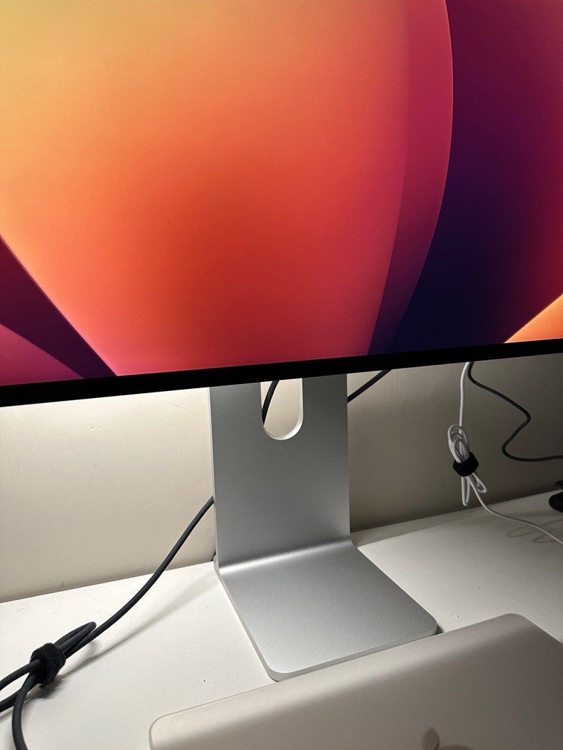 Apple Studio Display & Monitor Stand, 電腦＆科技, 電腦周邊及配件, 電子屏幕 - Carousell