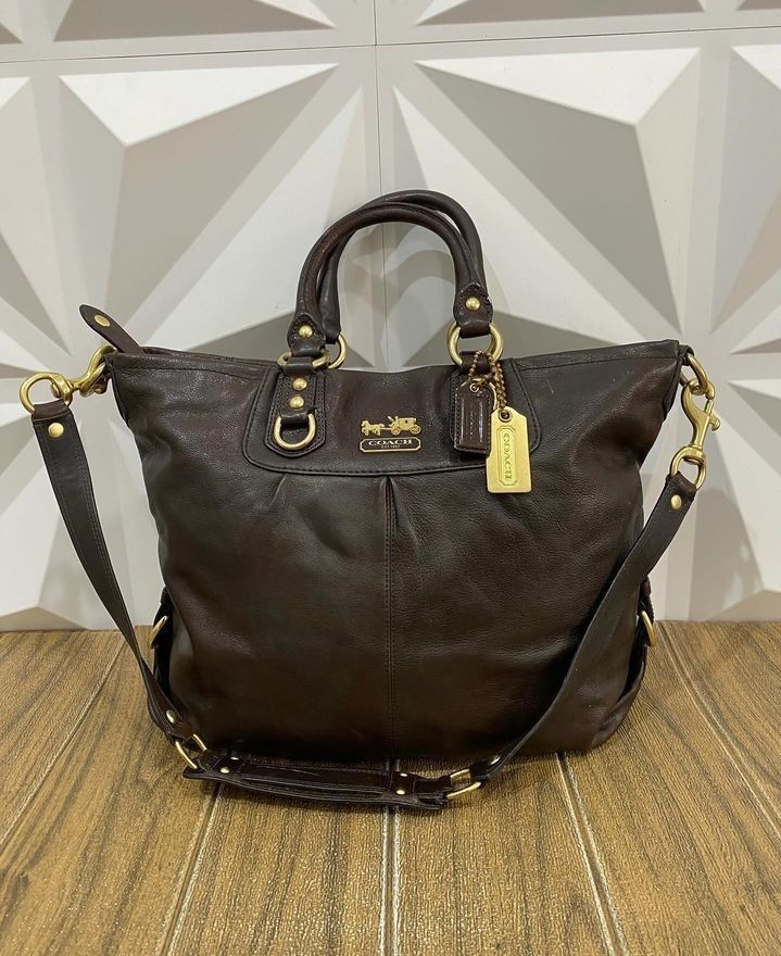 Coach full kulit asli, Fesyen Wanita, Tas & Dompet di Carousell