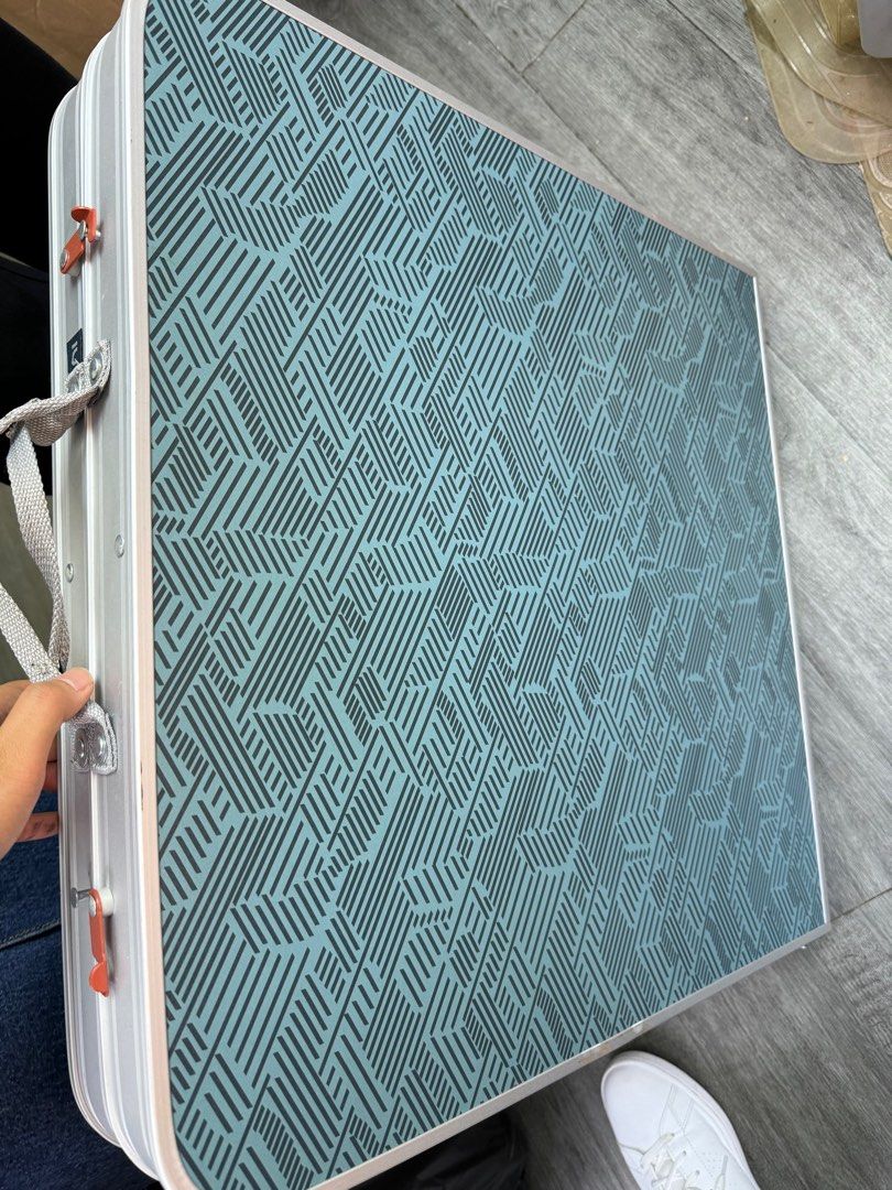 Decathlon folding camping table - 4 stools/chairs 迪卡儂 4 到 6 人折疊露營桌（附 4 ...