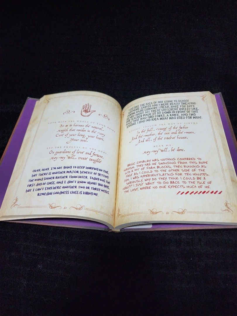 Descendants Mal's Spell Book, Hobbies & Toys, Books & Magazines ...