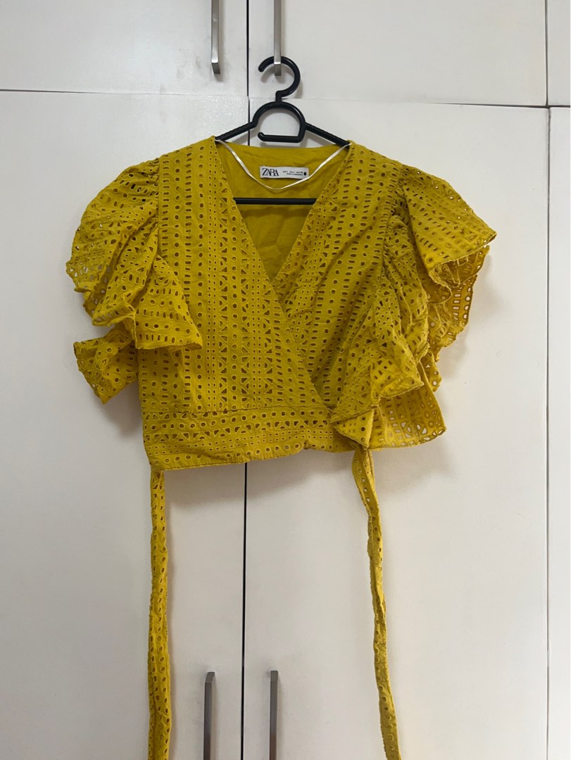 Eyeley crop top, Women's Fashion, Tops, Blouses on Carousell