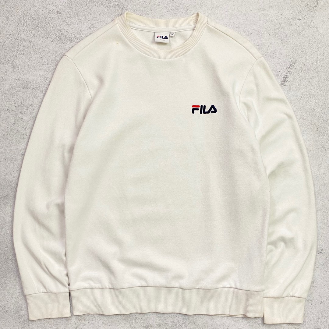 Fila Small Logo Bordir, Fesyen Pria, Pakaian , Atasan di Carousell