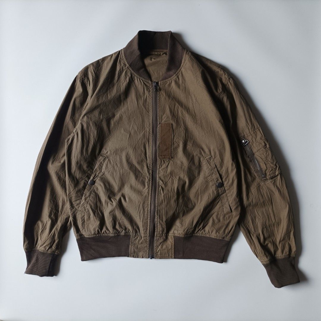 GU bomber coklat army, Fesyen Pria, Pakaian , Baju Luaran di Carousell