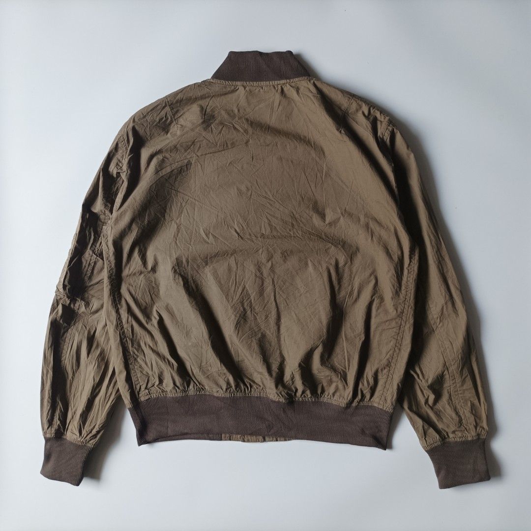 GU bomber coklat army, Fesyen Pria, Pakaian , Baju Luaran di Carousell