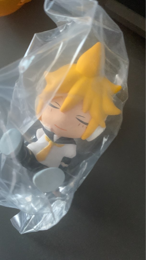 Kagamine Len figurine, Hobbies & Toys, Memorabilia & Collectibles, Fan ...