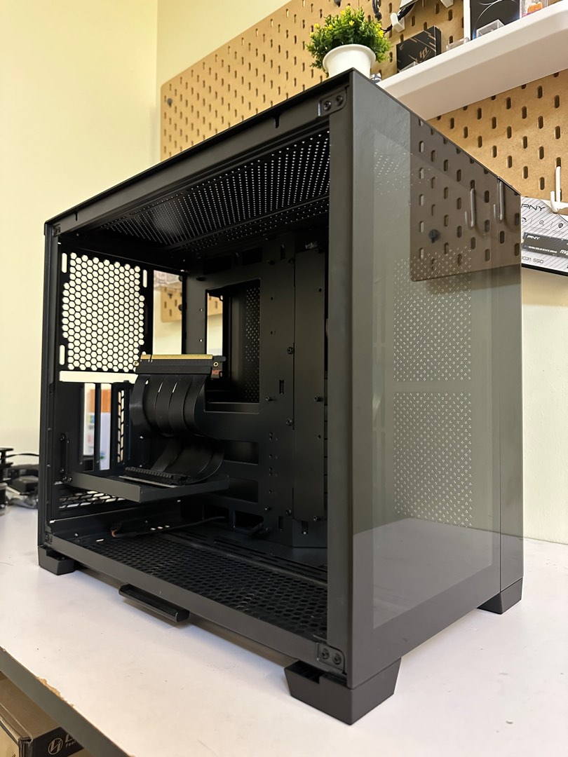 Lian Li O11 Dynamic Mini + Vertical Kit, Computers & Tech, Desktops on ...