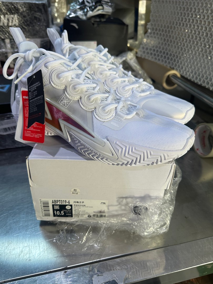 LiNing Son of Flash- White, Men's Fashion, Footwear, Sneakers on Carousell