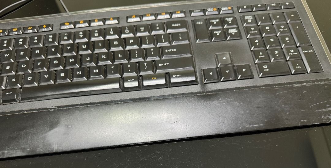 Logitech Illuminated Ultrathin Keyboard K740 with Laser-Etched Backlit ...